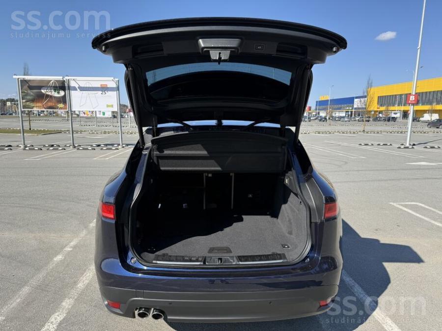 Zils Jaguar F-Pace 2019 Rīga, ar dzinēja tilpumu 2.00 L un nobraukumu 57 tūkst. km par 21500 €, foto 6 vietnē AUTOMOTO.COM.LV