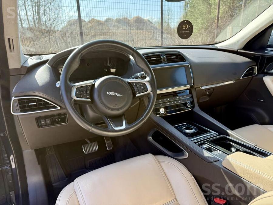 Zils Jaguar F-Pace 2019 Rīga, ar dzinēja tilpumu 2.00 L un nobraukumu 57 tūkst. km par 21500 €, foto 7 vietnē AUTOMOTO.COM.LV
