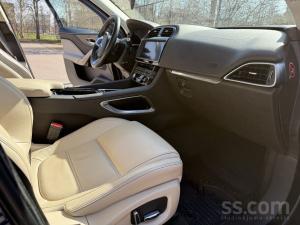 Zils Jaguar F-Pace 2019 Rīga, ar dzinēja tilpumu 2.00 L un nobraukumu 57 tūkst. km par 21500 €, foto 8 vietnē AUTOMOTO.COM.LV