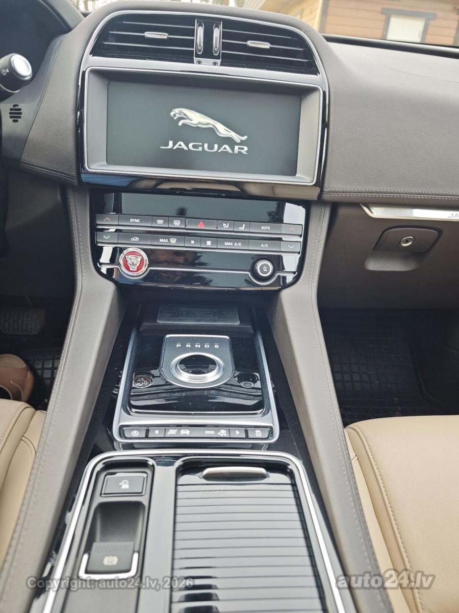 Blue Jaguar F-Pace 2020 in Tallinn, with an engine capacity of 2.00 L and mileage of 54 thousand km for 27500 €, photo 20 on AUTOMOTO.COM.LV