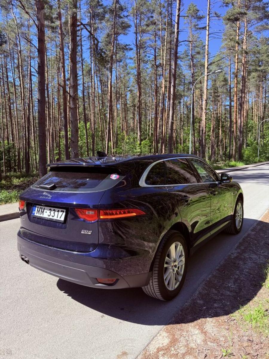 Blue Jaguar F-Pace 2020 in Riga, with an engine capacity of 2.00 L and mileage of 110 thousand km for 23000 €, photo 4 on AUTOMOTO.COM.LV