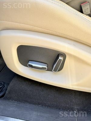 Blue Jaguar F-Pace 2020 in Riga, with an engine capacity of 2.00 L and mileage of 110 thousand km for 23000 €, photo 21 on AUTOMOTO.COM.LV