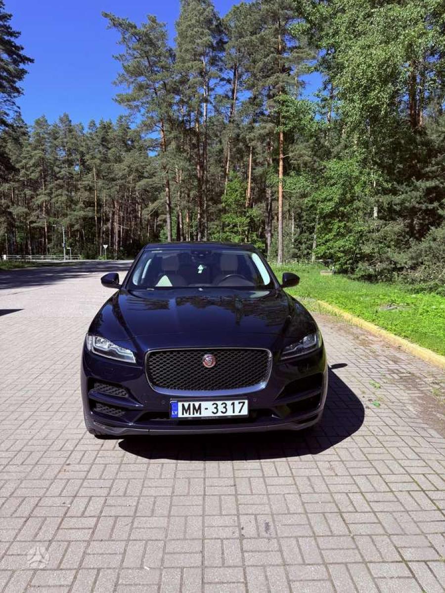 Zils Jaguar F-Pace 2020 Rīga, ar dzinēja tilpumu 2.00 L un nobraukumu 110 tūkst. km par 23000 €, foto 3 vietnē AUTOMOTO.COM.LV