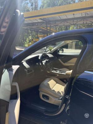 Zils Jaguar F-Pace 2020 Rīga, ar dzinēja tilpumu 2.00 L un nobraukumu 110 tūkst. km par 23000 €, foto 12 vietnē AUTOMOTO.COM.LV