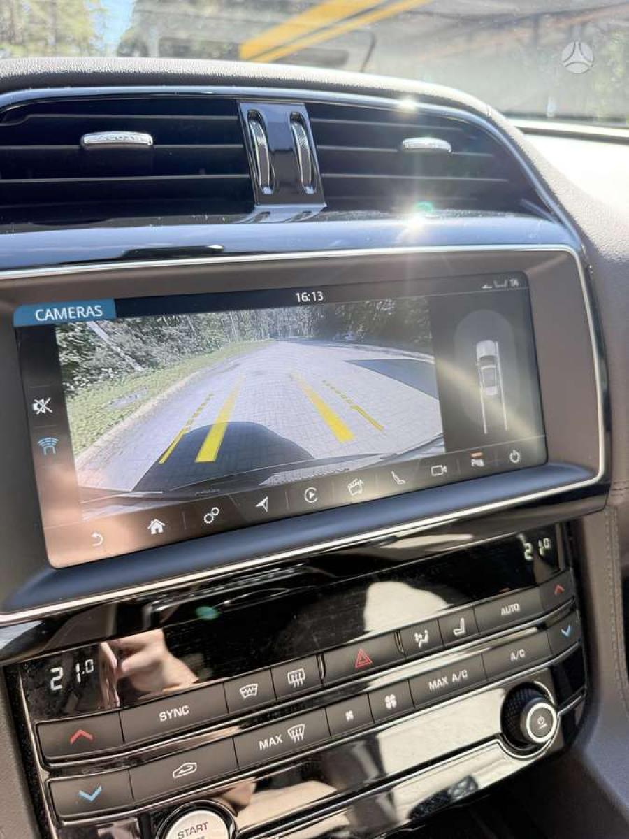 Zils Jaguar F-Pace 2020 Rīga, ar dzinēja tilpumu 2.00 L un nobraukumu 110 tūkst. km par 23000 €, foto 26 vietnē AUTOMOTO.COM.LV