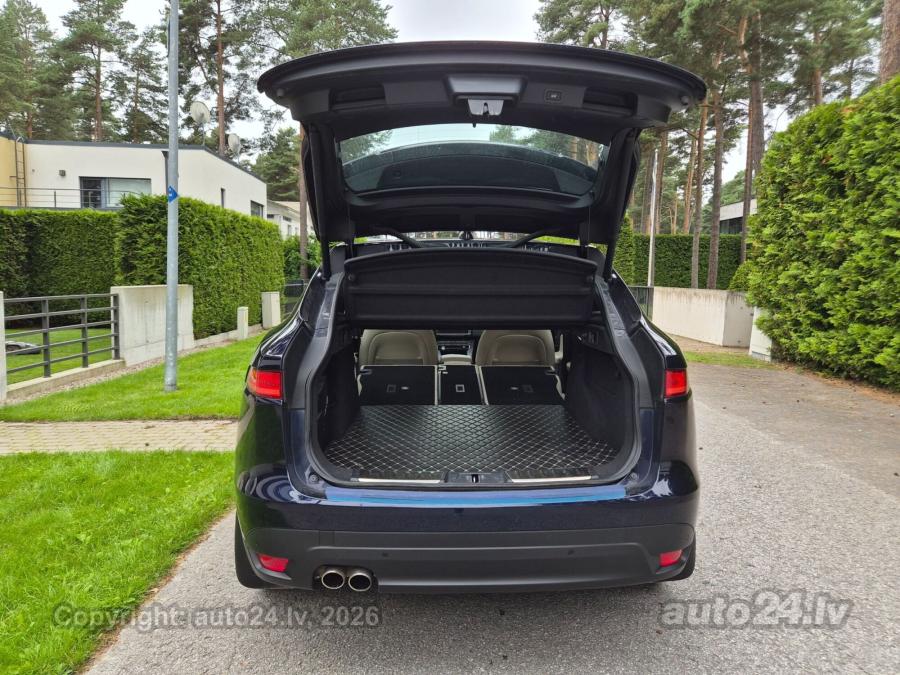 Zils Jaguar F-Pace 2020 Tallina, ar dzinēja tilpumu 2.00 L un nobraukumu 82 tūkst. km par 19750 €, foto 9 vietnē AUTOMOTO.COM.LV