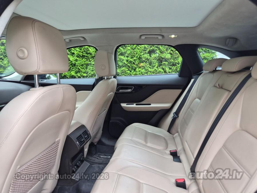 Zils Jaguar F-Pace 2020 Tallina, ar dzinēja tilpumu 2.00 L un nobraukumu 82 tūkst. km par 19750 €, foto 10 vietnē AUTOMOTO.COM.LV