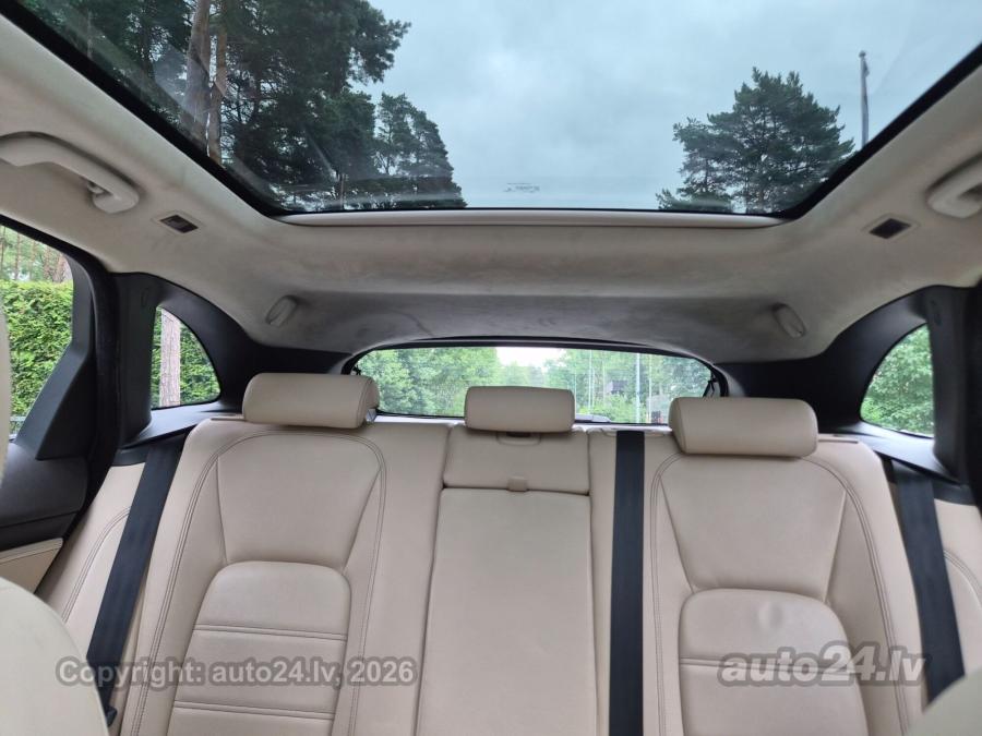 Zils Jaguar F-Pace 2020 Tallina, ar dzinēja tilpumu 2.00 L un nobraukumu 82 tūkst. km par 19750 €, foto 12 vietnē AUTOMOTO.COM.LV
