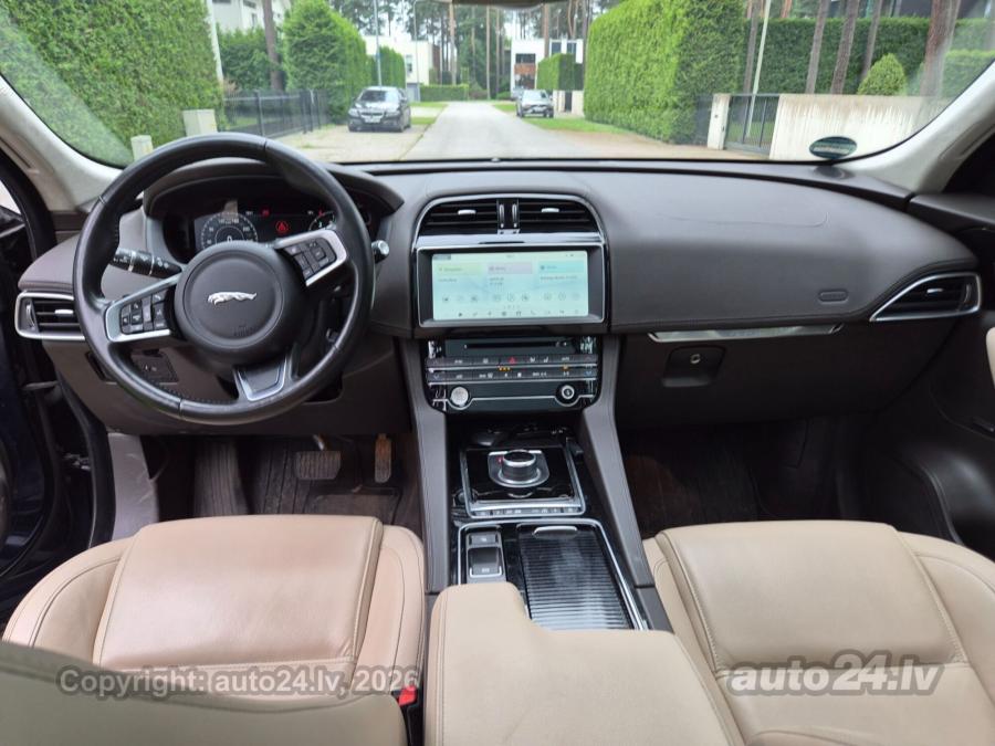 Zils Jaguar F-Pace 2020 Tallina, ar dzinēja tilpumu 2.00 L un nobraukumu 82 tūkst. km par 19750 €, foto 13 vietnē AUTOMOTO.COM.LV