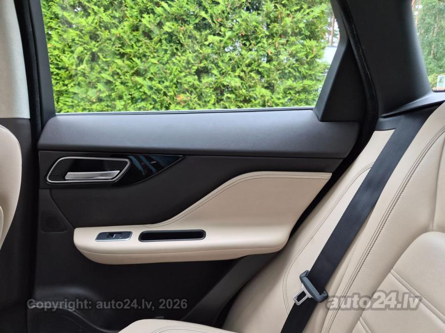 Zils Jaguar F-Pace 2020 Tallina, ar dzinēja tilpumu 2.00 L un nobraukumu 82 tūkst. km par 19750 €, foto 15 vietnē AUTOMOTO.COM.LV