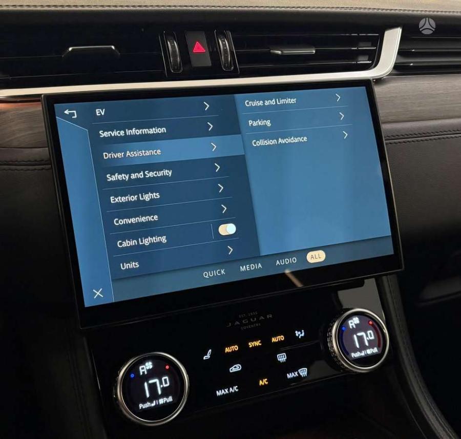Blue Jaguar F-Pace 2021 in Marijampole, with an engine capacity of 2.00 L and mileage of 223 thousand km for 23999 €, photo 10 on AUTOMOTO.COM.LV