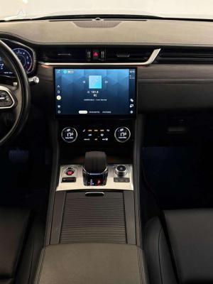 Blue Jaguar F-Pace 2021 in Marijampole, with an engine capacity of 2.00 L and mileage of 223 thousand km for 23999 €, photo 11 on AUTOMOTO.COM.LV