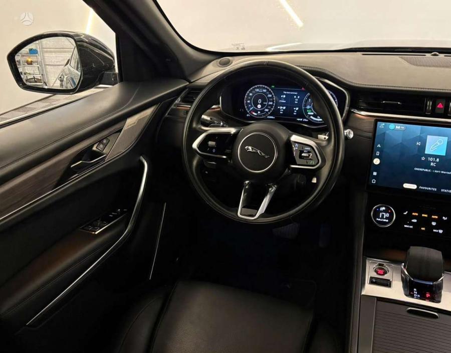 Blue Jaguar F-Pace 2021 in Marijampole, with an engine capacity of 2.00 L and mileage of 223 thousand km for 23999 €, photo 15 on AUTOMOTO.COM.LV