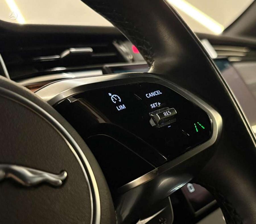 Blue Jaguar F-Pace 2021 in Marijampole, with an engine capacity of 2.00 L and mileage of 223 thousand km for 23999 €, photo 19 on AUTOMOTO.COM.LV