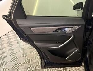 Blue Jaguar F-Pace 2021 in Marijampole, with an engine capacity of 2.00 L and mileage of 223 thousand km for 23999 €, photo 26 on AUTOMOTO.COM.LV