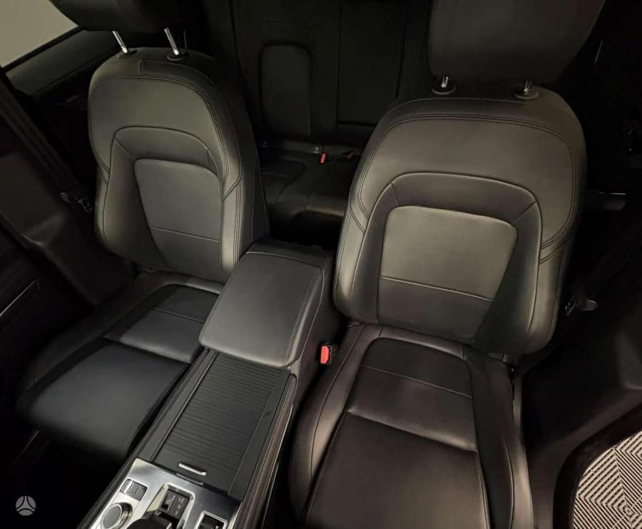 Blue Jaguar F-Pace 2021 in Marijampole, with an engine capacity of 2.00 L and mileage of 223 thousand km for 23999 €, photo 30 on AUTOMOTO.COM.LV