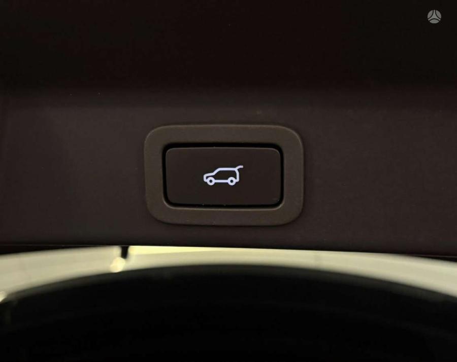 Blue Jaguar F-Pace 2021 in Marijampole, with an engine capacity of 2.00 L and mileage of 223 thousand km for 23999 €, photo 32 on AUTOMOTO.COM.LV