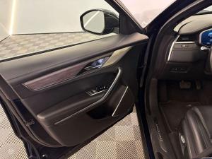 Blue Jaguar F-Pace 2021 in Marijampole, with an engine capacity of 2.00 L and mileage of 223 thousand km for 23999 €, photo 33 on AUTOMOTO.COM.LV