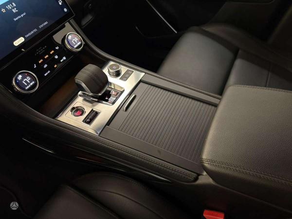 Jaguar F-Pace 2021 in Marijampole on AUTOMOTO.COM.LV Blue Jaguar F-Pace 2021 in Marijampole, with an engine capacity of 2.00 L and mileage of 223 thousand km for 23999 €, photo 4 on AUTOMOTO.COM.LV
