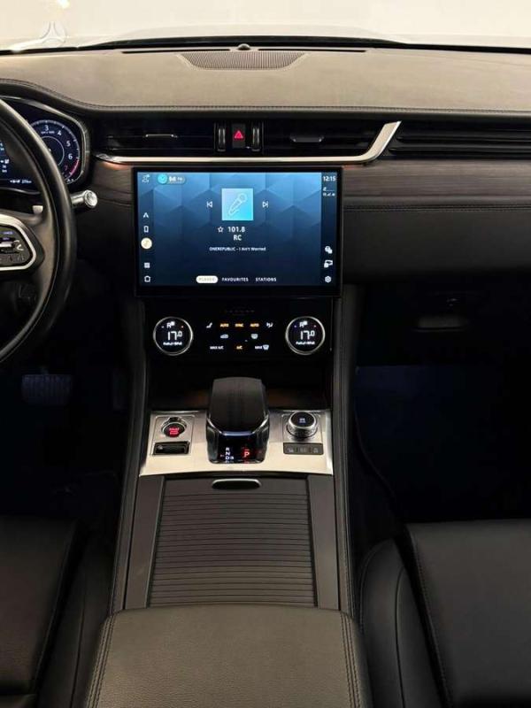 Jaguar F-Pace 2021 in Marijampole on AUTOMOTO.COM.LV Blue Jaguar F-Pace 2021 in Marijampole, with an engine capacity of 2.00 L and mileage of 223 thousand km for 23999 €, photo 11 on AUTOMOTO.COM.LV