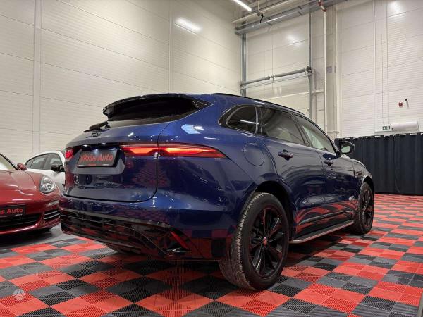 Blue Jaguar F-Pace 2022 in Vilnius, with an engine capacity of 2.00 L and mileage of 70 thousand km for 36990 €, photo 4 on AUTOMOTO.COM.LV
