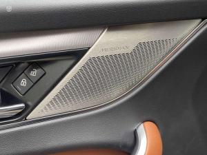 Zils Jaguar F-Pace 2022 Viļņa, ar dzinēja tilpumu 2.00 L un nobraukumu 83 tūkst. km par 34900 €, foto 20 vietnē AUTOMOTO.COM.LV