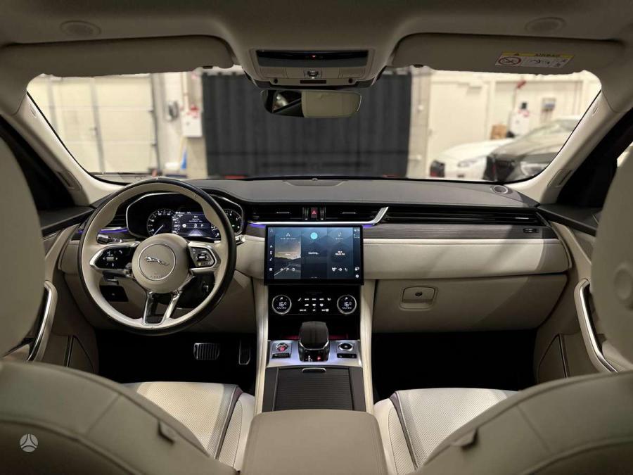 Blue Jaguar F-Pace 2022 in Vilnius, with an engine capacity of 2.00 L and mileage of 70 thousand km for 34990 €, photo 21 on AUTOMOTO.COM.LV
