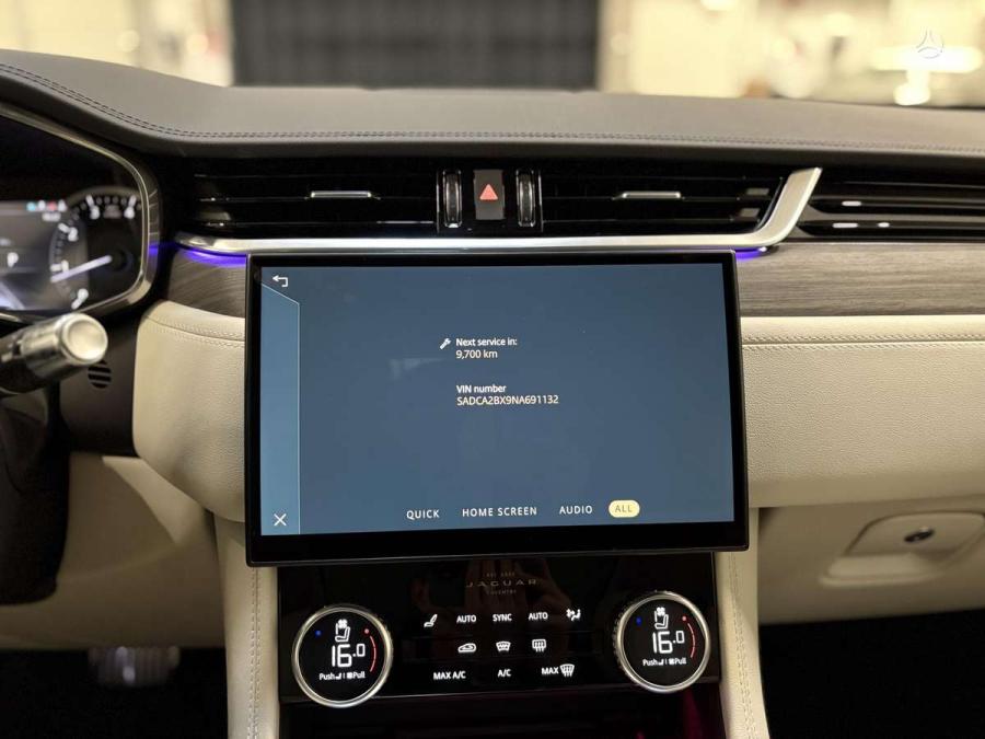 Blue Jaguar F-Pace 2022 in Vilnius, with an engine capacity of 2.00 L and mileage of 70 thousand km for 34990 €, photo 34 on AUTOMOTO.COM.LV
