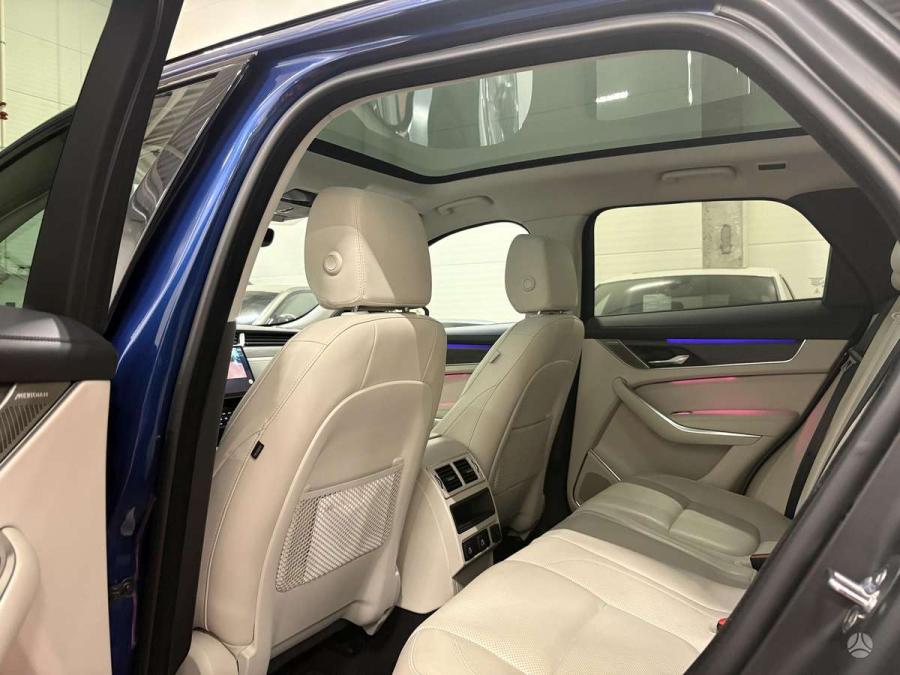Blue Jaguar F-Pace 2022 in Vilnius, with an engine capacity of 2.00 L and mileage of 70 thousand km for 34990 €, photo 36 on AUTOMOTO.COM.LV