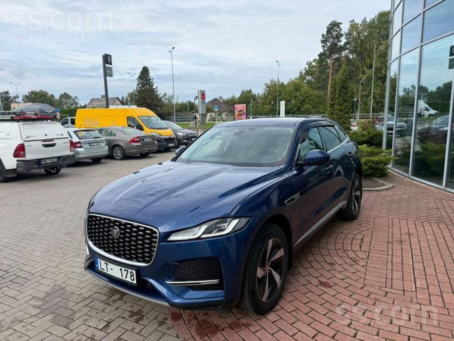 Zils Jaguar F-Pace 2022 Rīga, ar dzinēja tilpumu 2.00 L un nobraukumu 95 tūkst. km par 28900 €, foto 1 vietnē AUTOMOTO.COM.LV