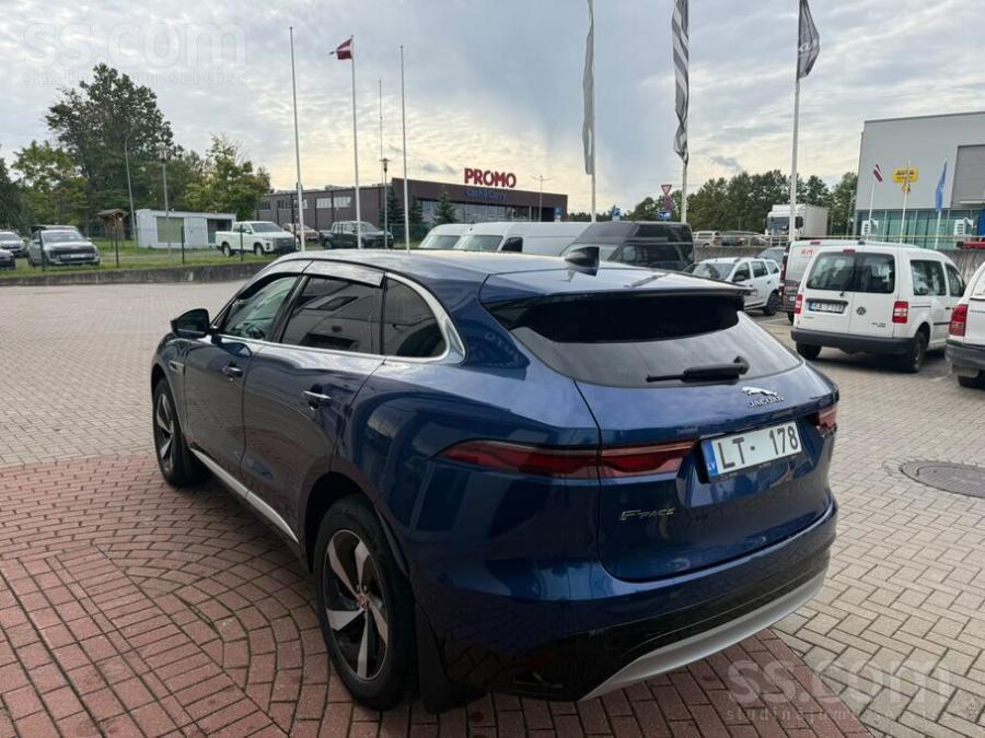 Zils Jaguar F-Pace 2022 Rīga, ar dzinēja tilpumu 2.00 L un nobraukumu 95 tūkst. km par 28900 €, foto 5 vietnē AUTOMOTO.COM.LV