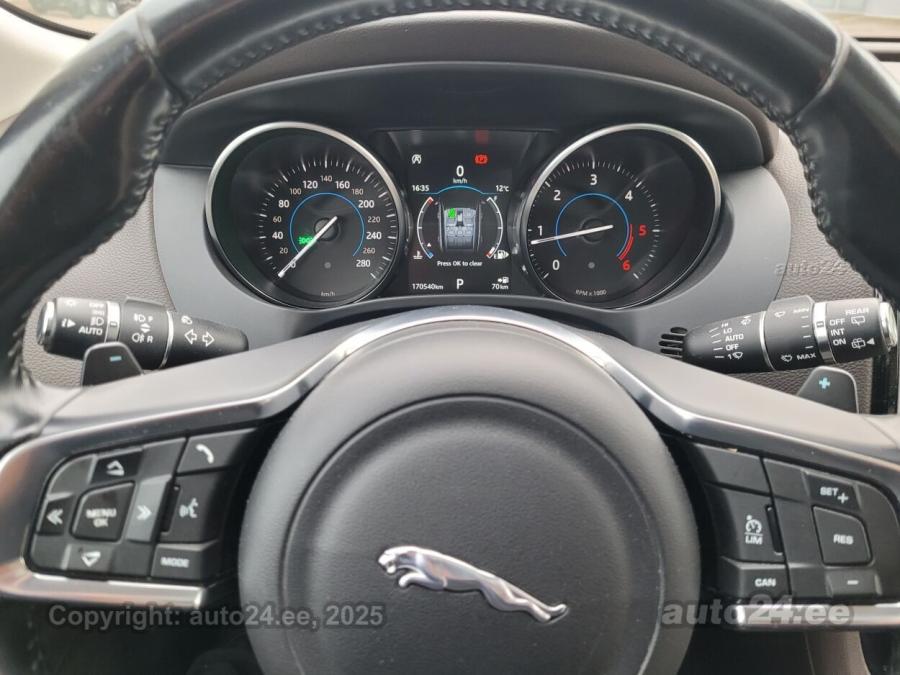 Zils Jaguar F-Pace 2018 Tartu, ar dzinēja tilpumu 2.00 L un nobraukumu 171 tūkst. km par 18990 €, foto 9 vietnē AUTOMOTO.COM.LV