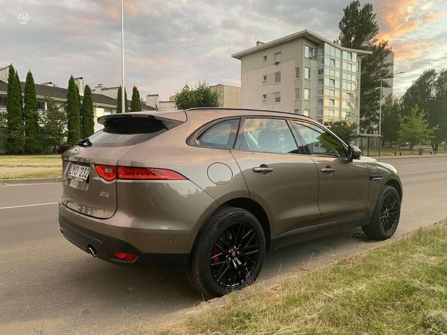 Brown Jaguar F-Pace 2016 in Vilnius, with an engine capacity of 3.00 L and mileage of 83 thousand km for 22999 €, photo 6 on AUTOMOTO.COM.LV