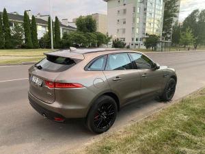 Brown Jaguar F-Pace 2016 in Vilnius, with an engine capacity of 3.00 L and mileage of 83 thousand km for 22999 €, photo 8 on AUTOMOTO.COM.LV