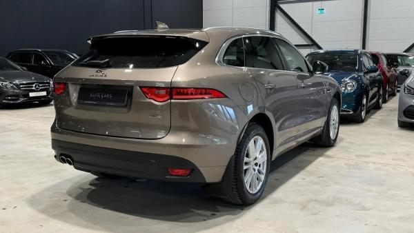 Brūns Jaguar F-Pace 2016 Mārupe, ar dzinēja tilpumu 2.00 L un nobraukumu 115 tūkst. km par 14990 €, foto 3 vietnē AUTOMOTO.COM.LV