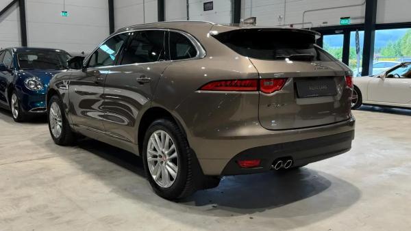 Brūns Jaguar F-Pace 2016 Mārupe, ar dzinēja tilpumu 2.00 L un nobraukumu 115 tūkst. km par 14990 €, foto 5 vietnē AUTOMOTO.COM.LV
