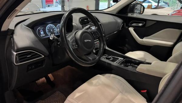 Brūns Jaguar F-Pace 2016 Mārupe, ar dzinēja tilpumu 2.00 L un nobraukumu 115 tūkst. km par 14990 €, foto 7 vietnē AUTOMOTO.COM.LV