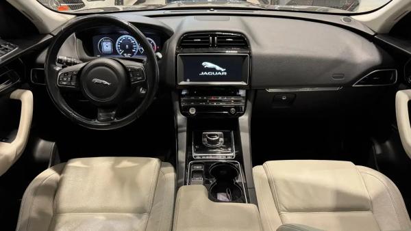 Brūns Jaguar F-Pace 2016 Mārupe, ar dzinēja tilpumu 2.00 L un nobraukumu 115 tūkst. km par 14990 €, foto 8 vietnē AUTOMOTO.COM.LV