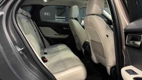 Brūns Jaguar F-Pace 2016 Mārupe, ar dzinēja tilpumu 2.00 L un nobraukumu 115 tūkst. km par 14990 €, foto 11 vietnē AUTOMOTO.COM.LV