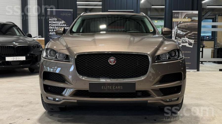 Brown Jaguar F-Pace 2016 in Riga, with an engine capacity of 2.00 L and mileage of 115 thousand km for 12500 €, photo 4 on AUTOMOTO.COM.LV