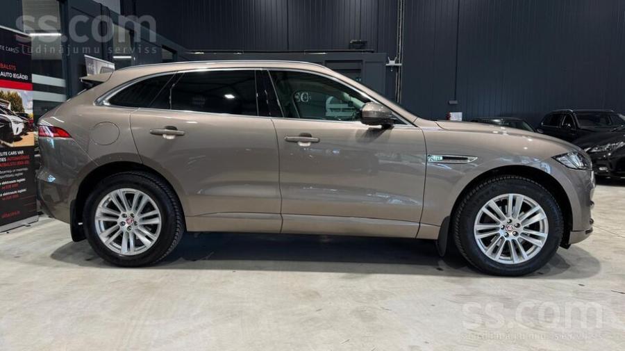 Brown Jaguar F-Pace 2016 in Riga, with an engine capacity of 2.00 L and mileage of 115 thousand km for 12500 €, photo 8 on AUTOMOTO.COM.LV