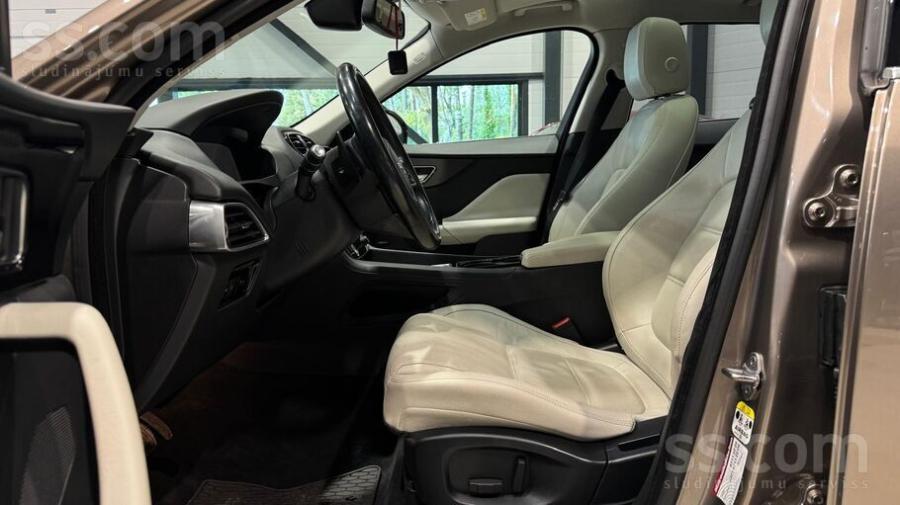 Brown Jaguar F-Pace 2016 in Riga, with an engine capacity of 2.00 L and mileage of 115 thousand km for 12500 €, photo 9 on AUTOMOTO.COM.LV