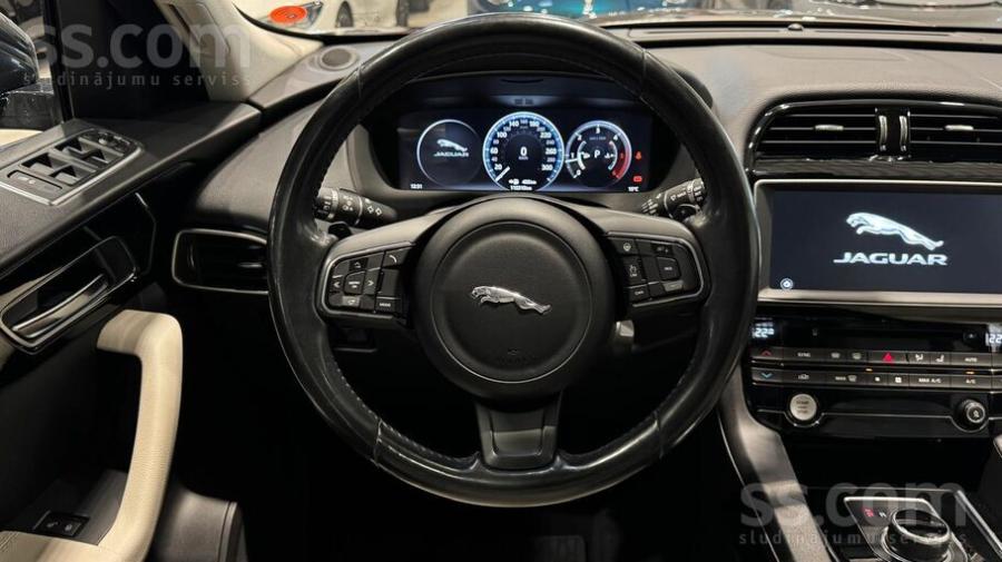 Brown Jaguar F-Pace 2016 in Riga, with an engine capacity of 2.00 L and mileage of 115 thousand km for 12500 €, photo 12 on AUTOMOTO.COM.LV