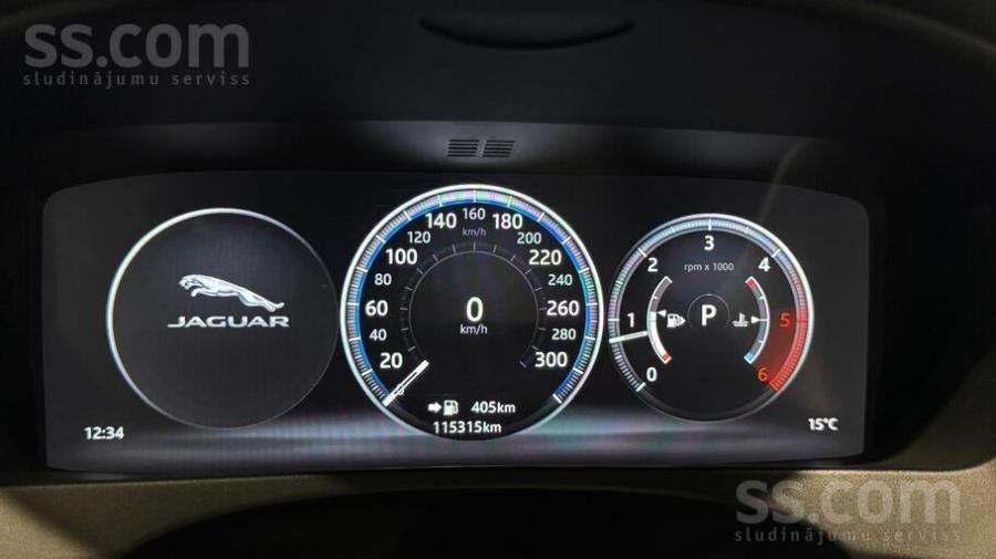 Brown Jaguar F-Pace 2016 in Riga, with an engine capacity of 2.00 L and mileage of 115 thousand km for 12500 €, photo 13 on AUTOMOTO.COM.LV