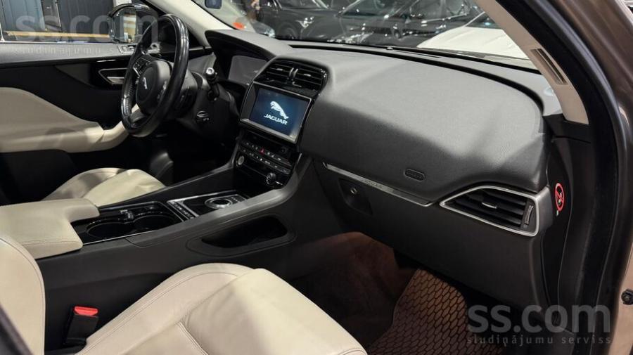 Brown Jaguar F-Pace 2016 in Riga, with an engine capacity of 2.00 L and mileage of 115 thousand km for 12500 €, photo 18 on AUTOMOTO.COM.LV