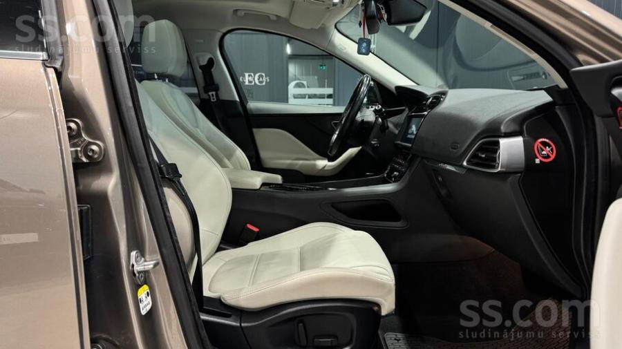 Brown Jaguar F-Pace 2016 in Riga, with an engine capacity of 2.00 L and mileage of 115 thousand km for 12500 €, photo 19 on AUTOMOTO.COM.LV