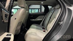 Brown Jaguar F-Pace 2016 in Riga, with an engine capacity of 2.00 L and mileage of 115 thousand km for 12500 €, photo 23 on AUTOMOTO.COM.LV