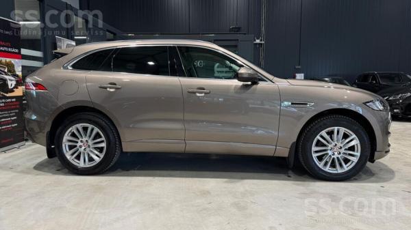 Brown Jaguar F-Pace 2016 in Riga, with an engine capacity of 2.00 L and mileage of 115 thousand km for 12500 €, photo 8 on AUTOMOTO.COM.LV