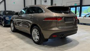 Brūns Jaguar F-Pace 2016 Rīga, ar dzinēja tilpumu 2.00 L un nobraukumu 115 tūkst. km par 12500 €, foto 1 vietnē AUTOMOTO.COM.LV
