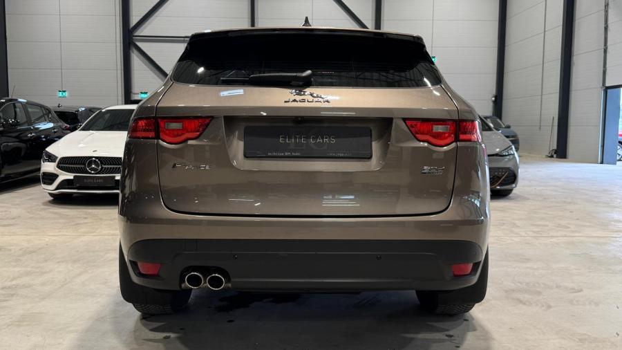 Brūns Jaguar F-Pace 2016 Rīga, ar dzinēja tilpumu 2.00 L un nobraukumu 115 tūkst. km par 12500 €, foto 4 vietnē AUTOMOTO.COM.LV